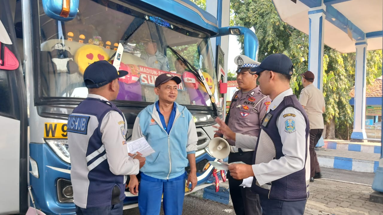 Operasi Patuh Semeru 2024 di Terminal Bus Caruban, Puluhan Kendaraan Terjaring - Neumedia.id