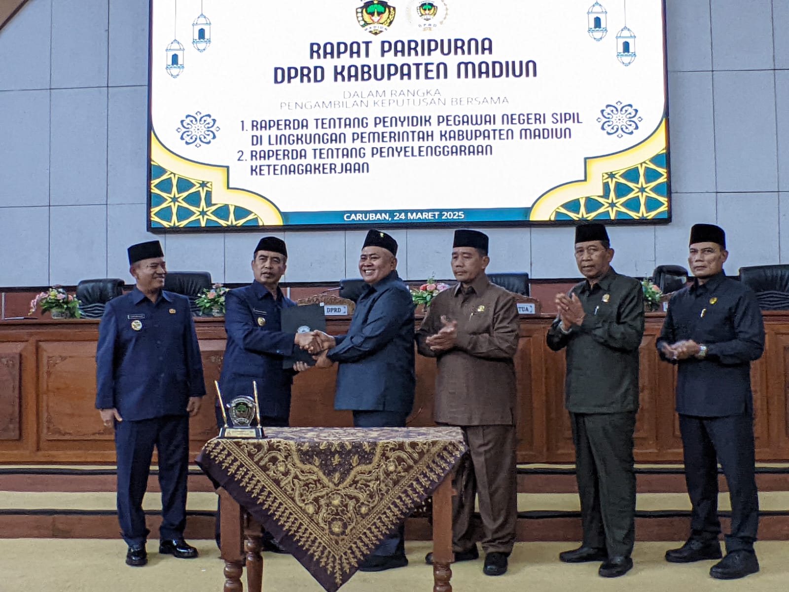 Dua Raperda Resmi Disahkan, Ketua DPRD Madiun: Harus Segera Dijalankan! - Neumedia.id